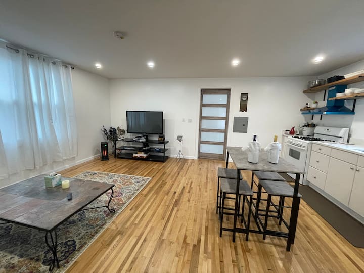 2br Home, Yard Space, Quiet Street, Minutes To Nyc - Secaucus, NJ