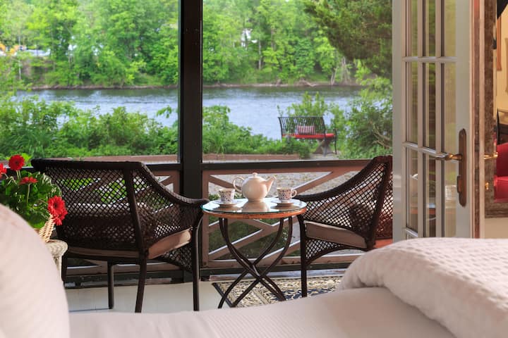 River Side Suite With River Views - Pocono Mountains, PA
