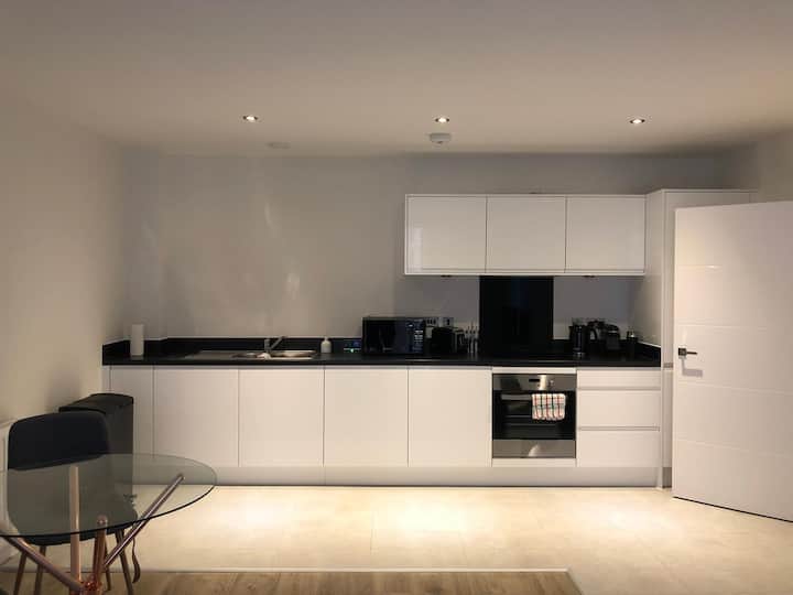 Brand New Modern Apartment In Harrow-on-the-hill - Harrow