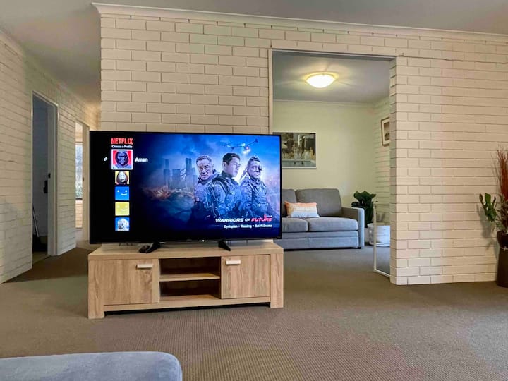 “Riverbank Retreat”  Central Unit On River - 와가와가