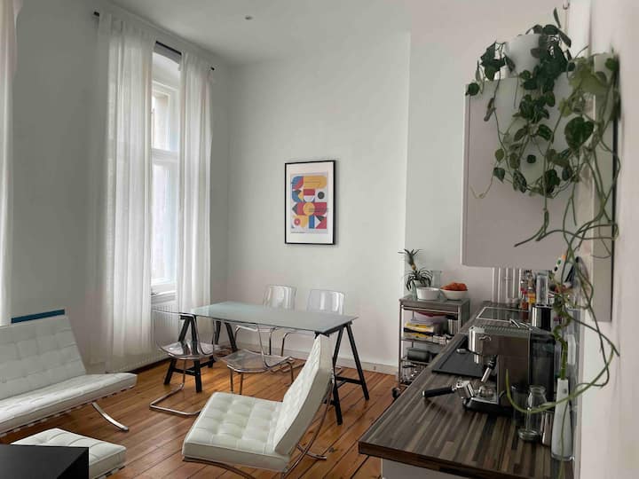 Modernized 2 Room Apartment In The Heart Of Berlin - Berlijn
