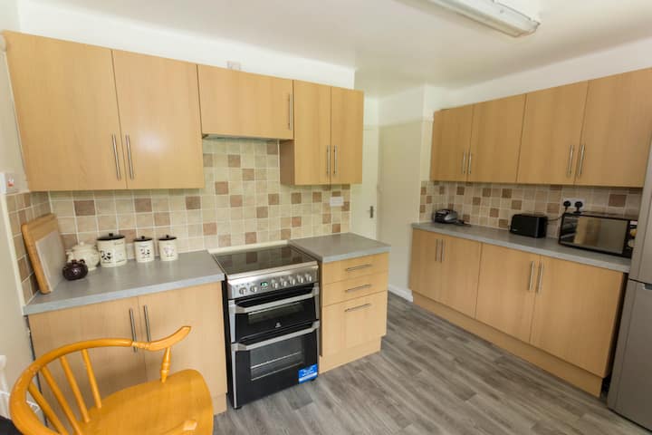 Spacious Family Bungalow With Oak Garden Room - Gloucester