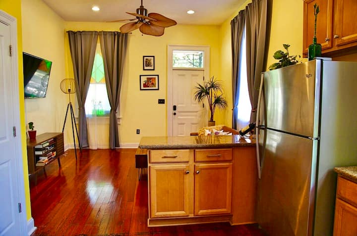 Sunny Side, Jazz Fest Headquarters !!! - New Orleans, LA