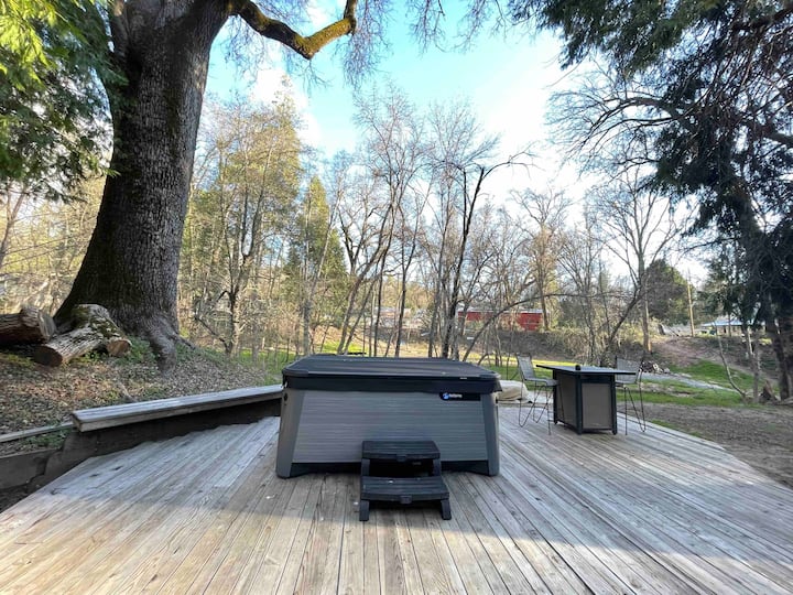 Sonora Luxury Retreat: Gourmet Kitchen, & Spa - Sonora, CA