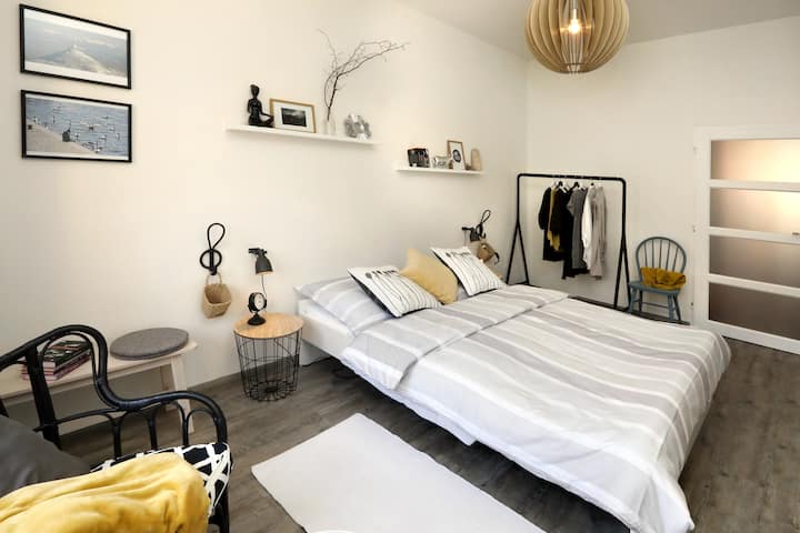 Modern Apartment Close To Prague Center - プラハ