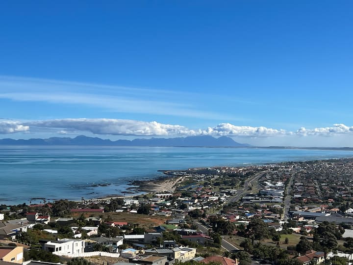 2 Bedroom With Amazing Views In Gordon's Bay - Cape Town