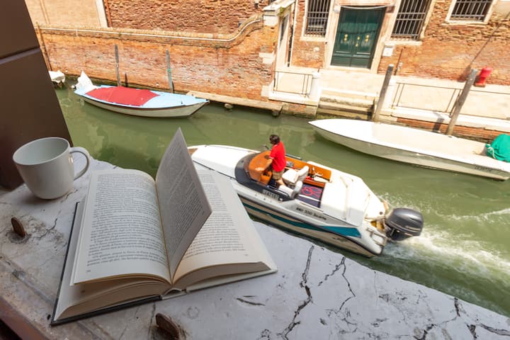 Canal View! Renewed Huge 180sqm 4bdr Self Check-in - Venice