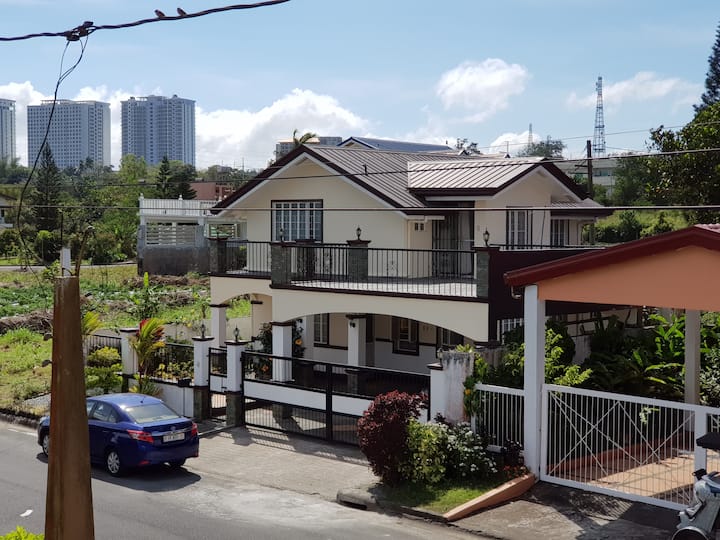 Mommy's Hideaway In The Heart Of Tagaytay! - Tagaytay