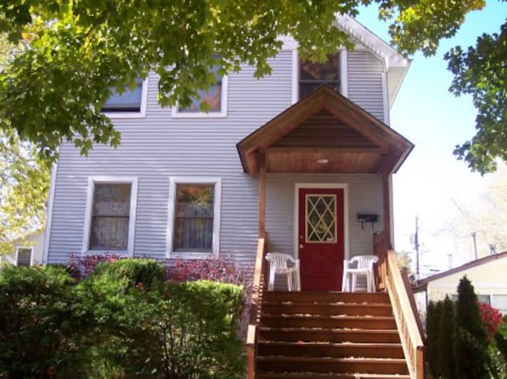 Quiet And Residential, Close To Bustling Downtown - Cicero, IL