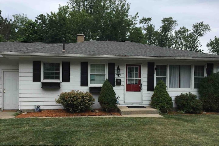 Pet-friendly Home, Available All Year! - South Haven, MI