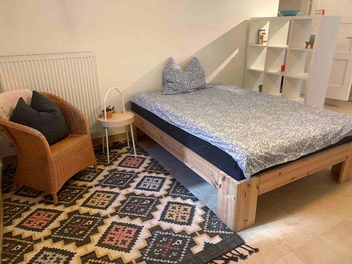 Bright Basement Room - Munich (Monacor di Baviera)