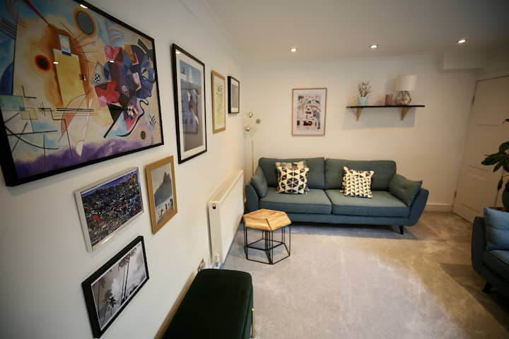 1 Double Room In Lovely 2 Bed Flat (With Garden) - London