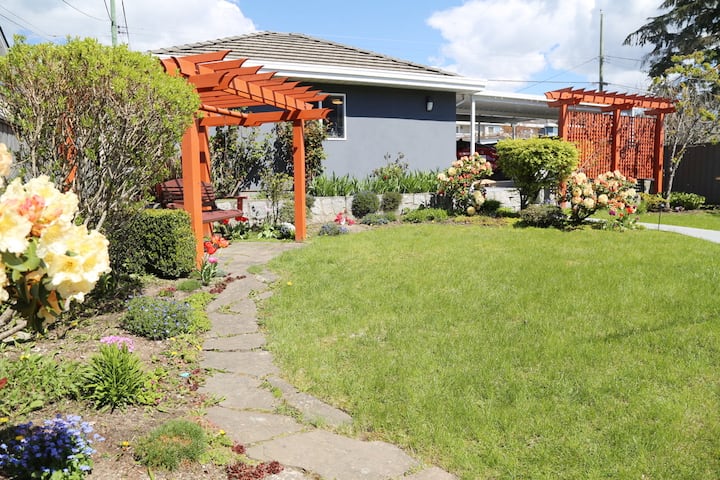 Spacious And Modern Guest Suite, Centrally Located - Vancouver