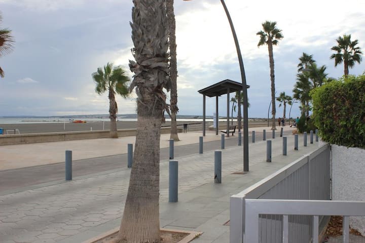 Apartamento Frente Al Mar Con Playa Segura - La Marina