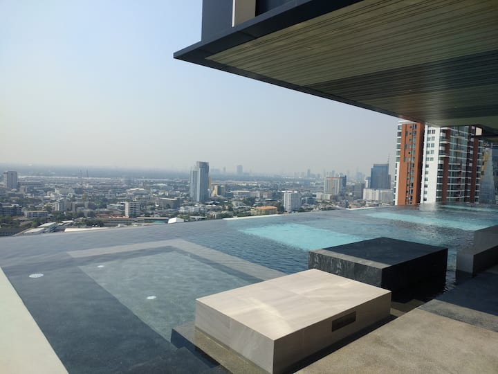 Infinity Pool  Gym Luxury Cozy Condo@ Bts Ekkamai - バンコク