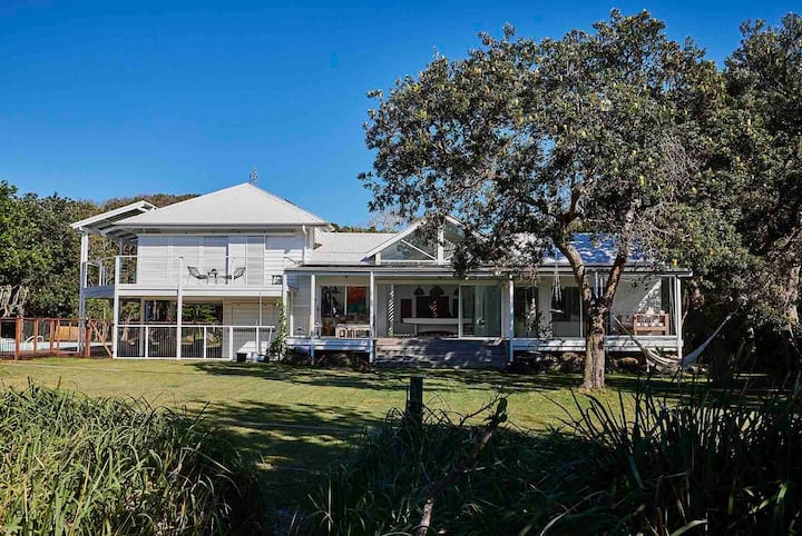 Stella’s Beach House-absolute Beachfront - Byron Bay