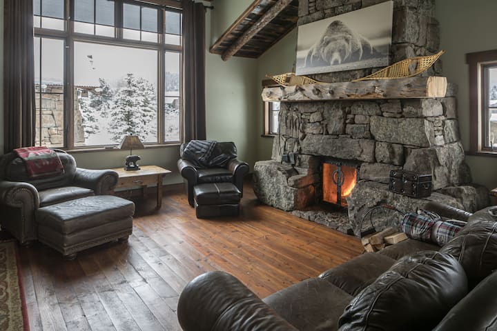 Hobbit House- Home On Golf Course! Steps From Town - Big Sky, MT