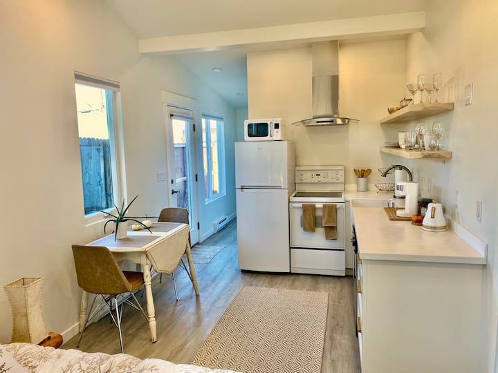 Brand New Cozy Minimalist Studio - United States