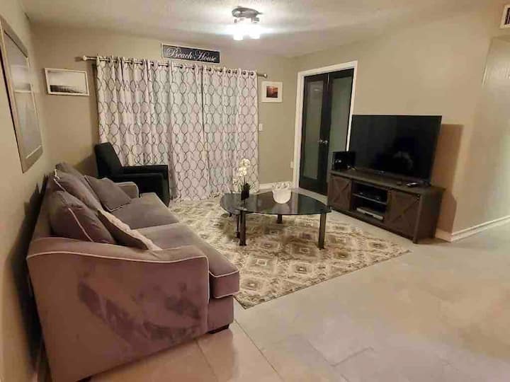 Entire Condo, 15 Min From Siesta Key Beach - 새러소타