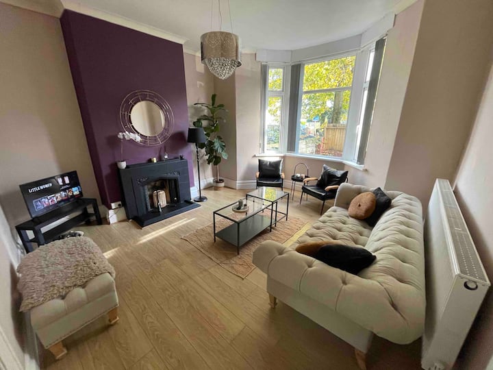 Large 4 Bed House, 3 Bathrooms, On Street Parking - Cardiff