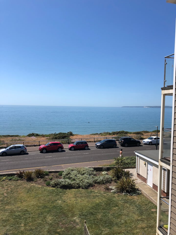 Luxury Beach Front Modern Apartment With Sea Views - Southbourne