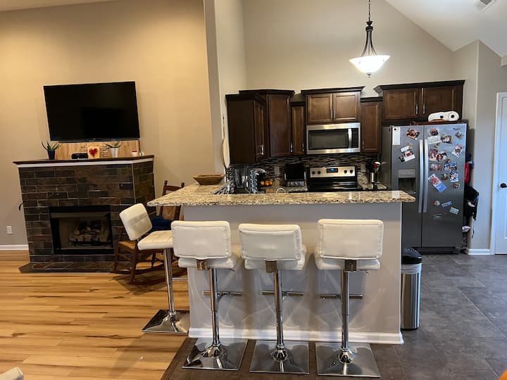 Private Bedroom In Shared House - Clarksville, TN