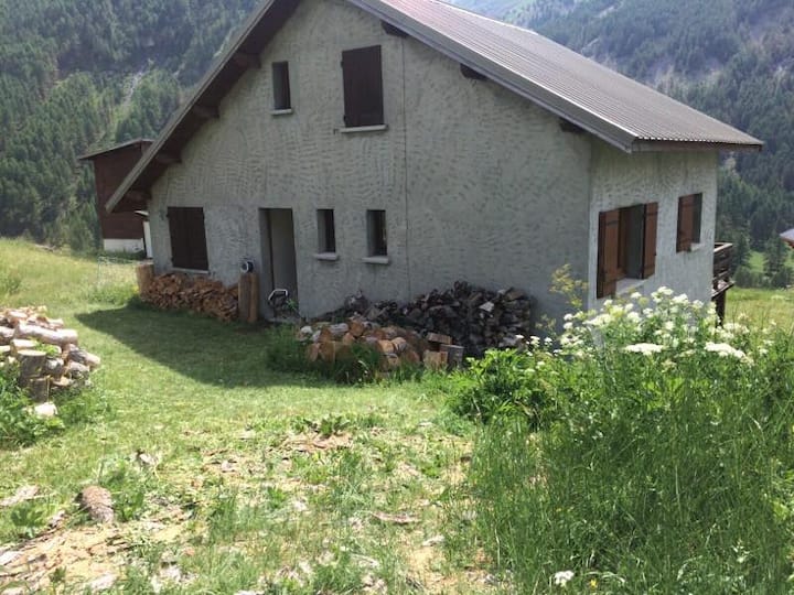 Chalet à Louer Entièrement à 1800m (Col De Larche) - Larche