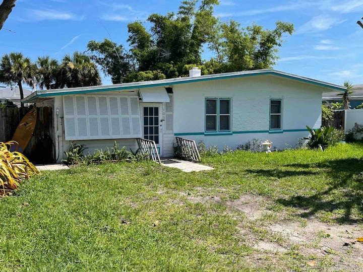 Vintage 2 Br; Pet Ok; Beach 2blks - Cocoa Beach, FL