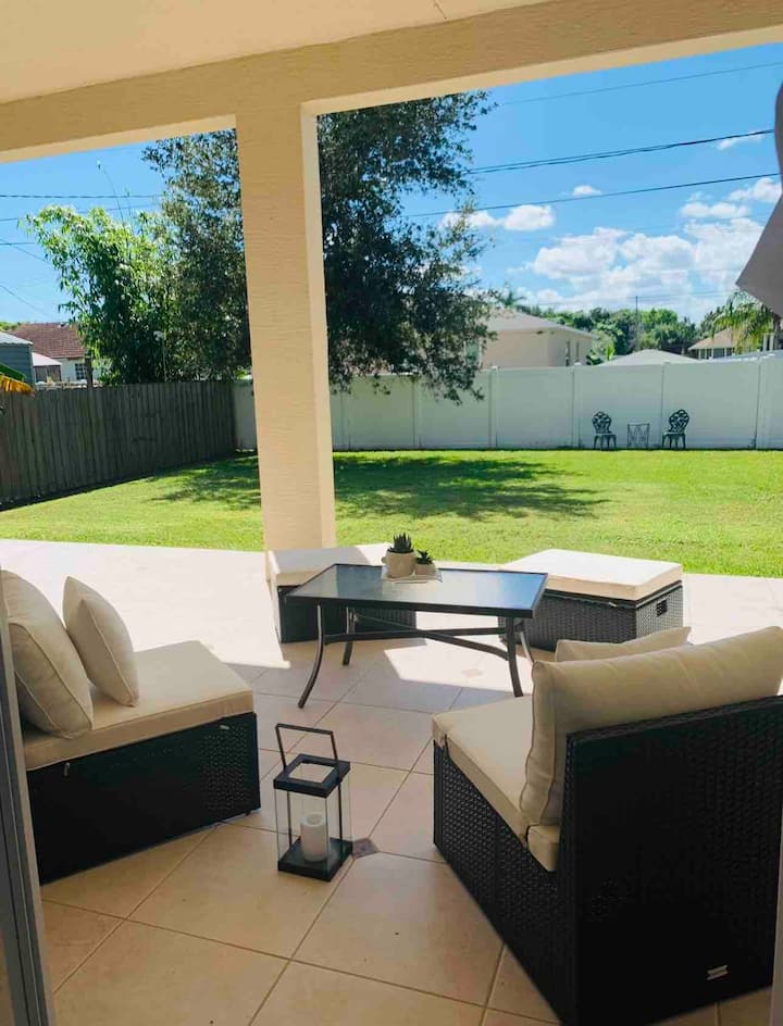 Cozy Private Suite With Smart Tv - Port St. Lucie, FL