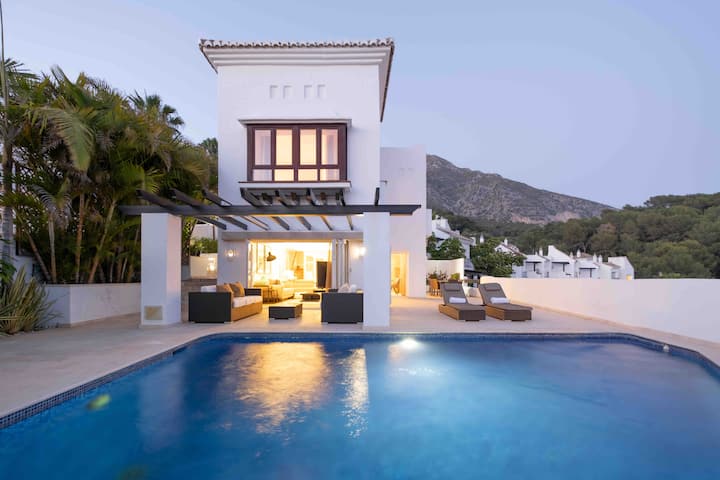 Stylish 4br Villa, With Pool & Mountain Views - Istán