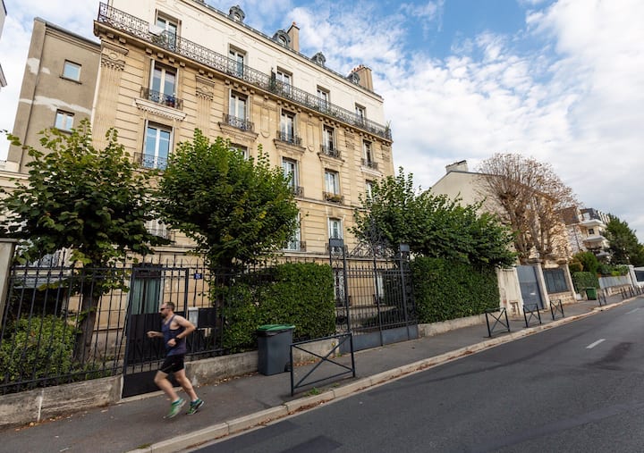 Elegant Parisian Apartment With Private Entrance - ibis Styles Fontenay