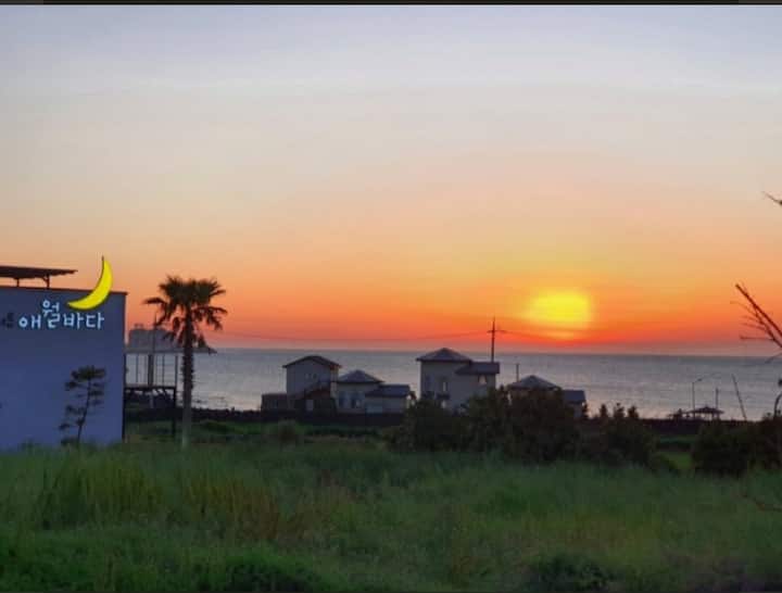 객실전체오션뷰.복층독채,스타벅스 도보2분,애월 노을 Good - Jeju-si