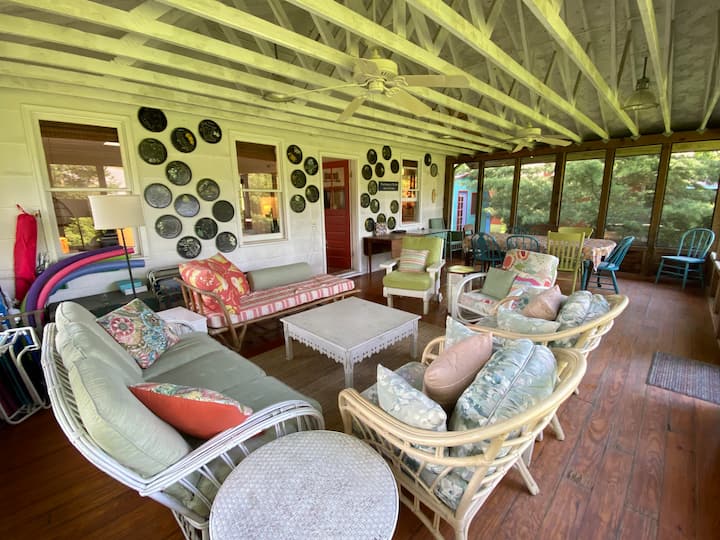 Sweet Cottage & Bunkhouse Near Lake Mi Beaches - Lake Michigan Beach, MI