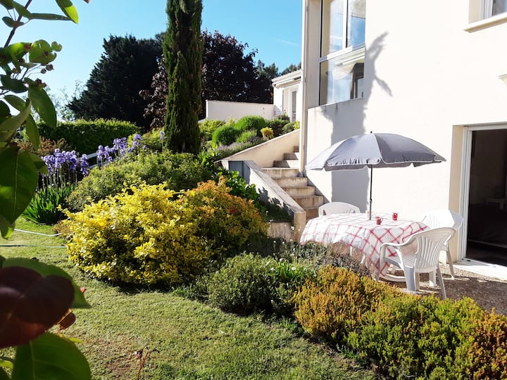 Chambre En Rez-de-jardin Proche De La Charente - Saintes
