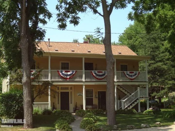 Greenbriar Country Suites - Galena, IL