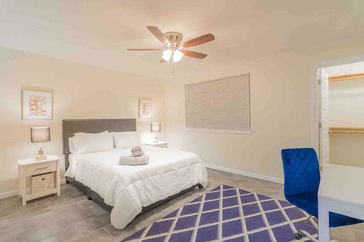 ⛰The Aspen King Size Bed Fast Wifi Central Comfy💎 - McAllen