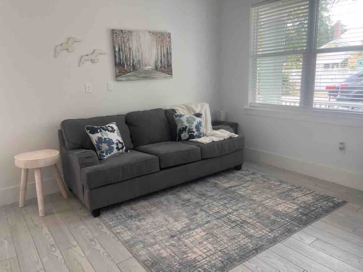 2br First Floor | Walk To Downtown Stuart - Stuart, FL