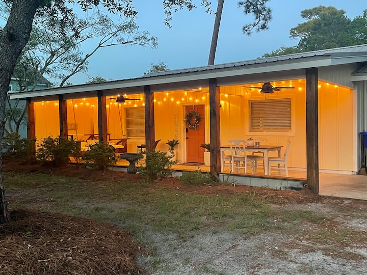 Cozy Two-bedroom Cottage Close To Everything! - Oak Island, NC