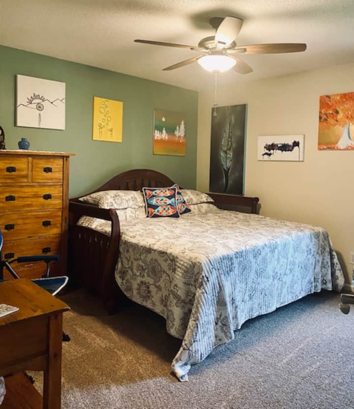 2 Private Rooms Inva Beach: Sweet Peach & Lakeside - Virginia Beach, VA