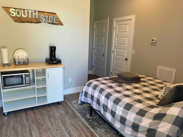 One Bedroom Townhome Located On East Main St. - Chattanooga, TN
