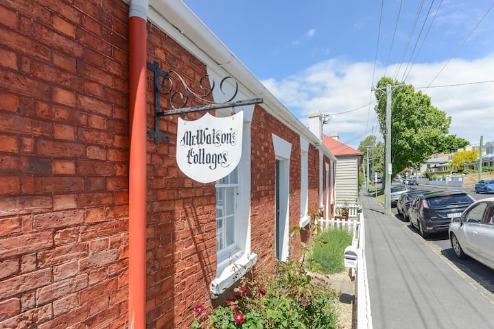 Mr Watson's Cottage In Battery Point - Hobart