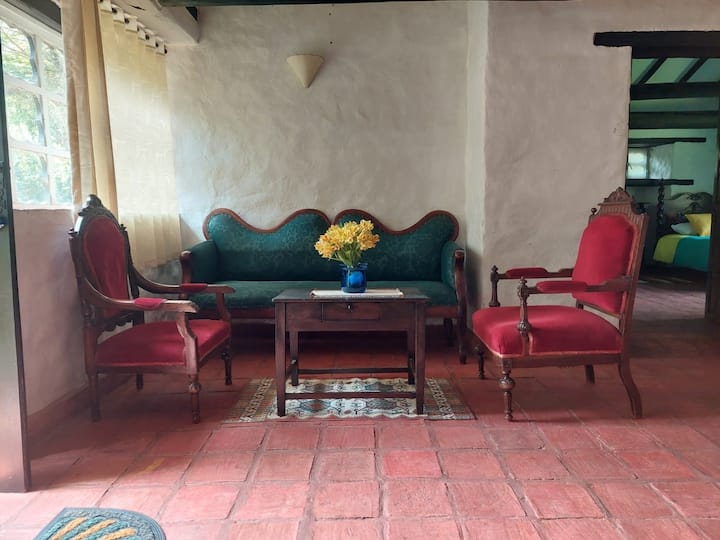 Quad Room #1 In Cabin W/ Pool ~Colonial House - Sáchica