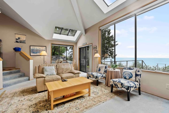 Peaceful Hood Canal Beach House - Port Ludlow, WA