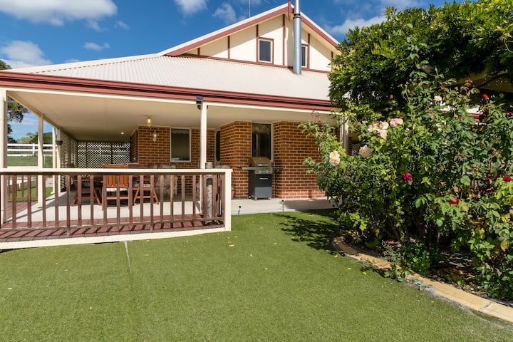 Bullsbrook Holiday Rentals & Homes - Western Australia, Australia | Airbnb