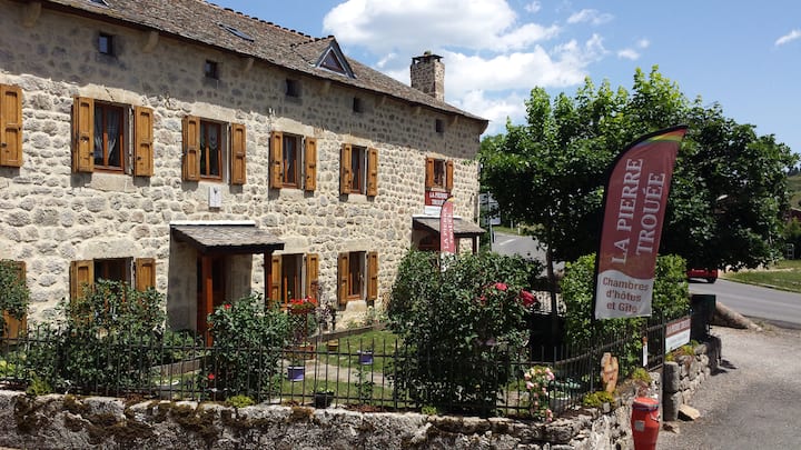 Gite De La Pierre Trouée 6 Personnes Maximum - Lozère