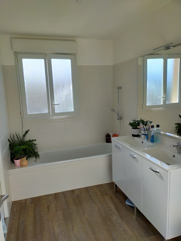 Chambre Privée Avec Accès à Espaces Partagés - Salon-de-Provence