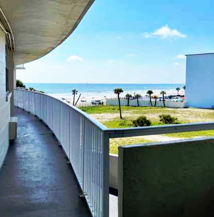 Mermaid Beach Retreat*oceanside* Many Amenities! - Daytona Beach, FL