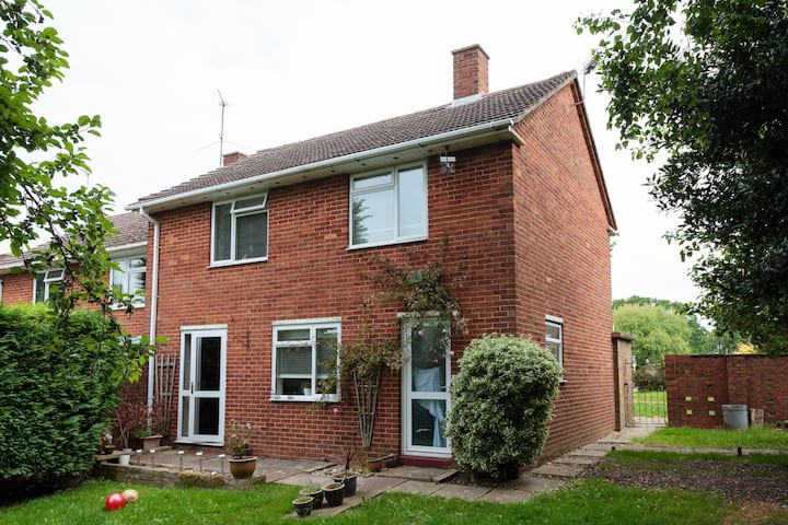 Charming 3 Bed Home Near Southampton Hospital - Southampton