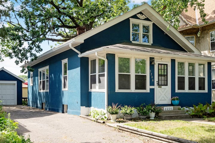 Cozy Blue House In The Hub Of Ne Minneapolis - 미니애폴리스