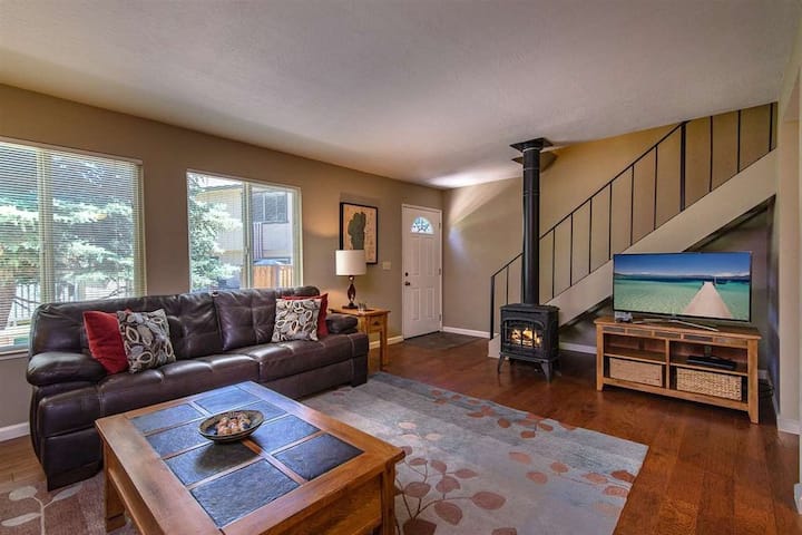 Charming Tahoe City Condo - Tahoe City, CA